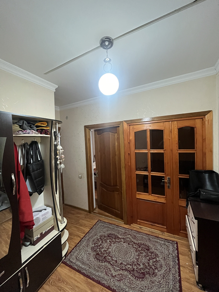 Продается х2 в х3 комнатная - Дружба народов 77-серия срочно