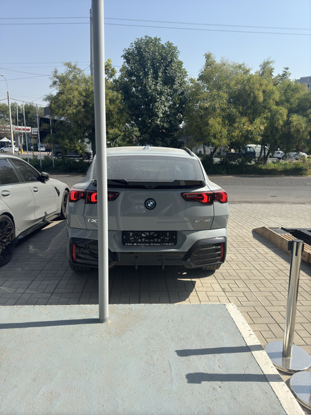 BMW iX2 xDrive30