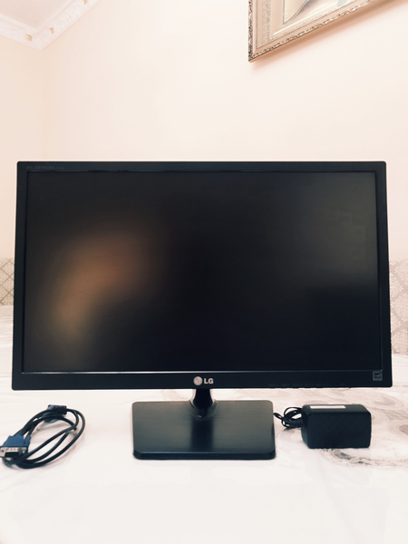 Монитор LG 23