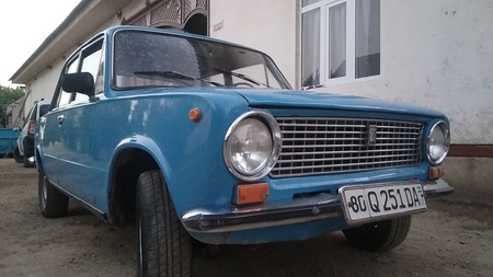 Antikivarni Vaz 2101 sotiladi holati juda zo'r propanda hujjati joyida