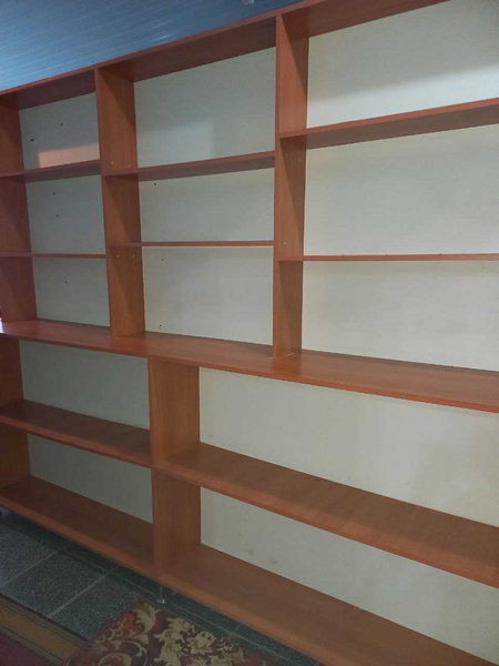 Продаются витринные стеллажи