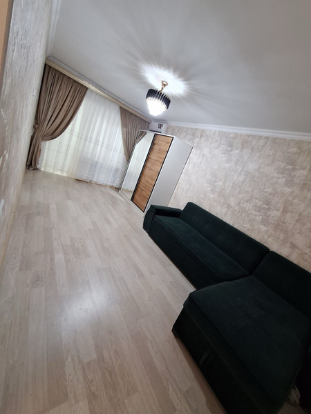 Своя!! М.горкий ,художник 1*2/5/5 62000$кирпичний42 кв.евроремонт янги