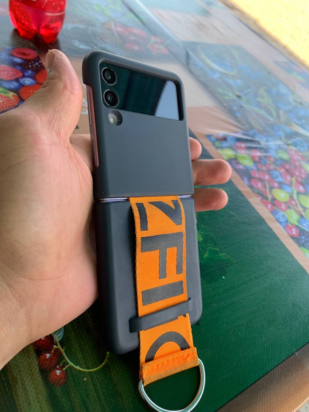 Galaxy Z flip 3  5G bor sotiladi