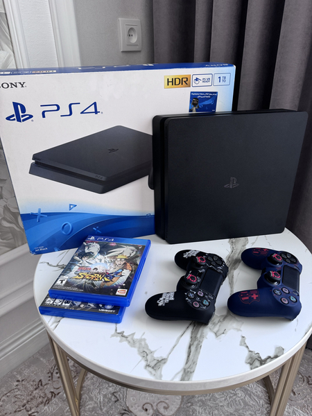 Playstation 4 1-TB  идеальный  2 джойстик оригинал диск в подарок