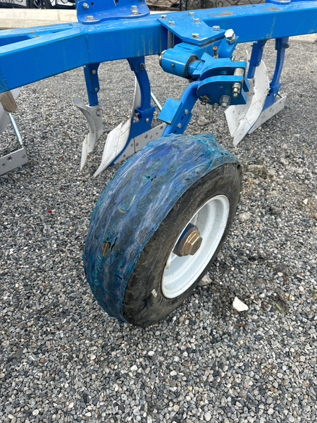 Lemken plug sotiladi