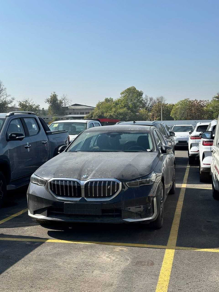 BMW i5 eDrive 35L 2024 sotuvda tayyor kredit ham mavjud shot spravka