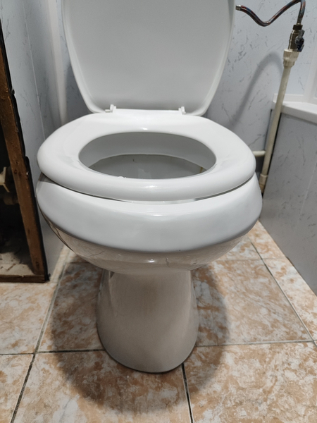 Продается унитаз хорошим состояние