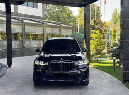 BMW X7 50i  4.4L