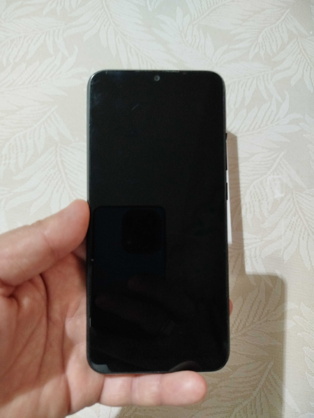 Xiaomi REDMI 9C 32GB telefoni sotiladi
