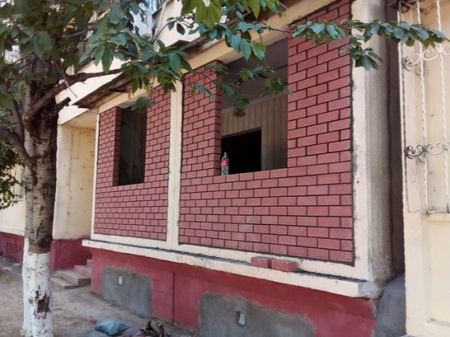 Делаю Кладку балкона, установка казырьков.