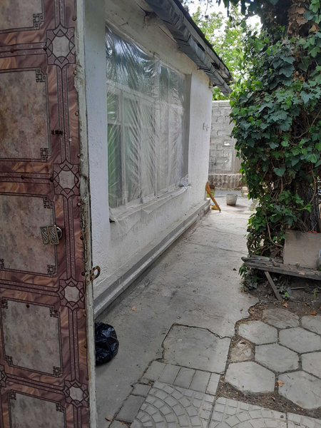 Продается дом на 2 семьи в общем дворе
