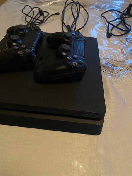 Playstation 4 slim