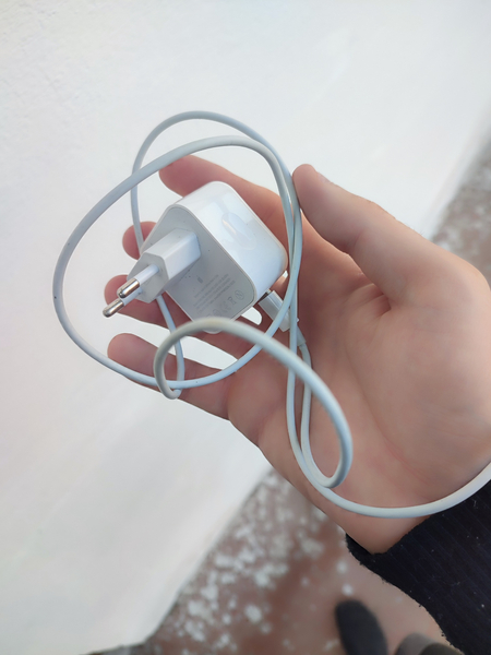 Iphone telefonlarini quvvatlash uchun zaryadchik
