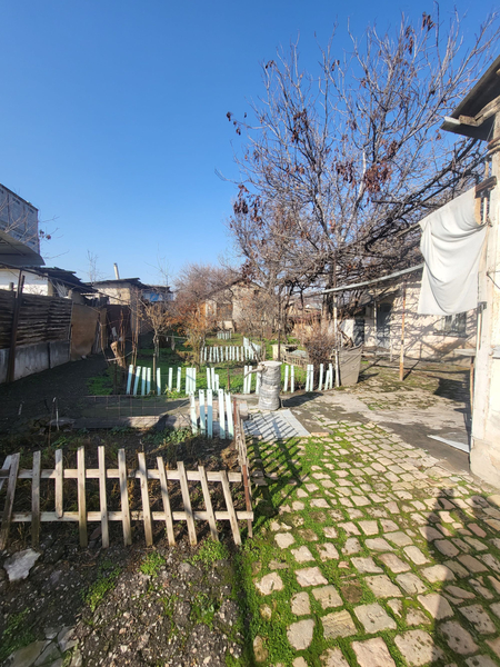 Срочно продается  8 соток в Мирзо-Улугбекском районе.