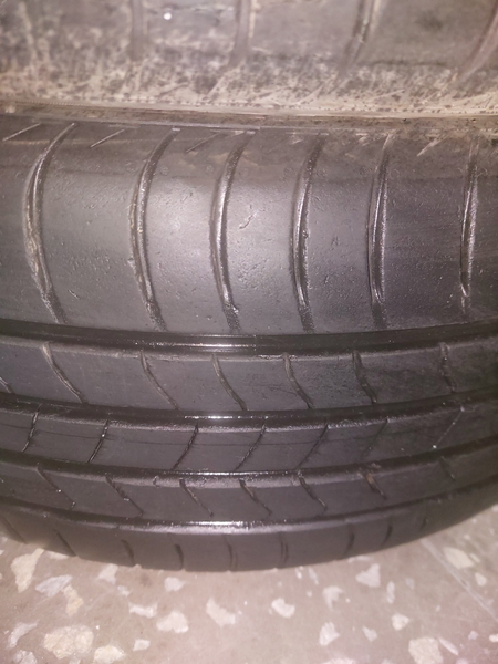 Kumho balon sotiladi 215/55/17 4 dona aybi yuq
