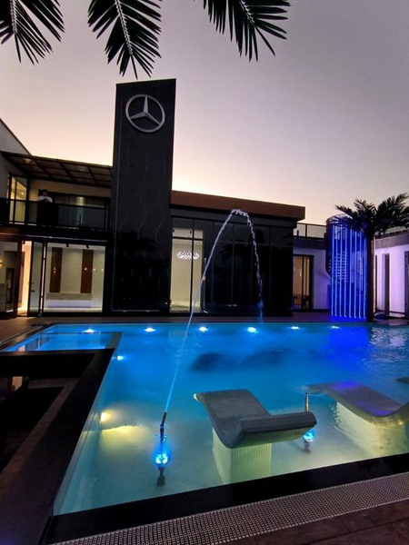 Oilaviy va do`stlar uchun «Mercedes AMG» 20 kishilik