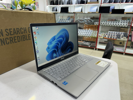 Asus limited edition core i3 full komplektda 4 kun ishlagan vaqti