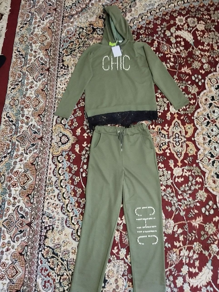 Платья и спортивные худи