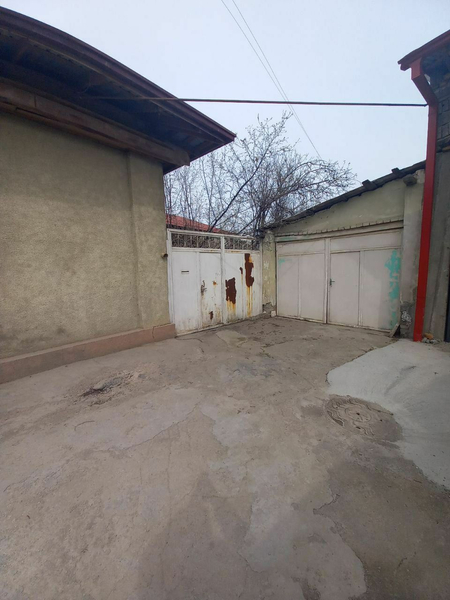 Дом 10 соток в городе