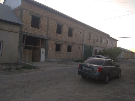 Галаосиё марказида қурилиши тугалланмаган 2 этажли ҳовли сотилади.