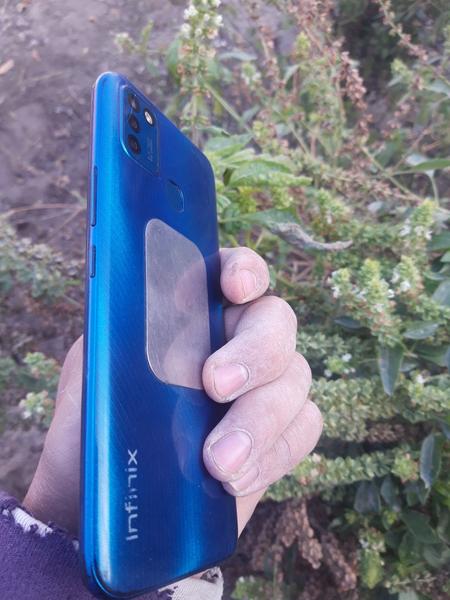 Salom infinx smart 6 3 ga 64 lik telfoni shishasi singan ishlashga