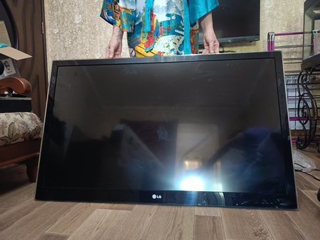 Телевизор LG диагональ 50 дюймов. 3 D.  Работает отлично.