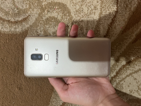 Samsung  J8. 32г