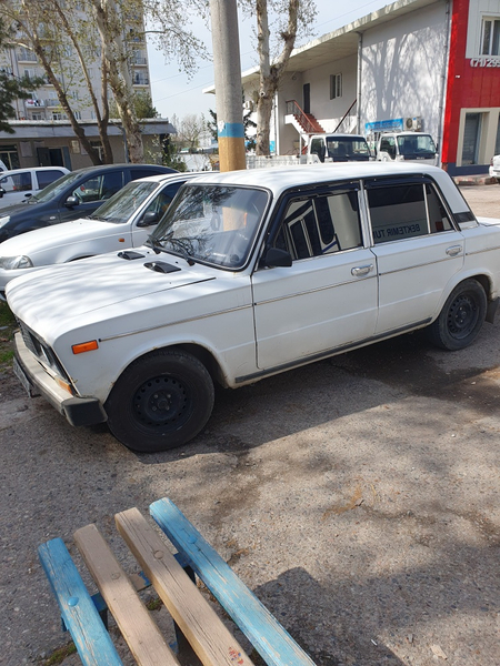 2106 sotiladi. Benzinda. Polniy mexr berilgan.