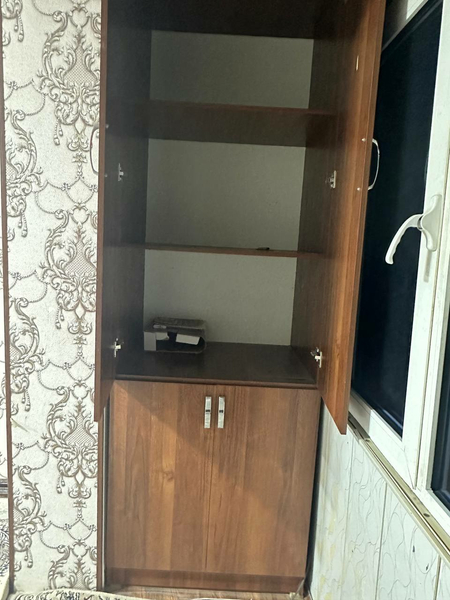 Sotiladi srochna Shkaf