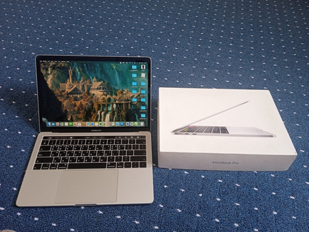 MacBook pro 13 notebook