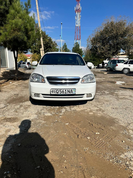 lacetti 1.8  srochna sotiladi