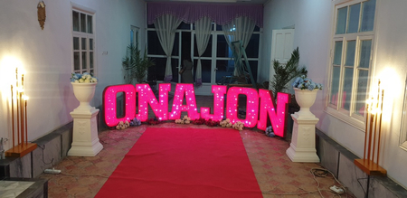 Onajon Otajon tabriklaymiz so'zlari mavjud