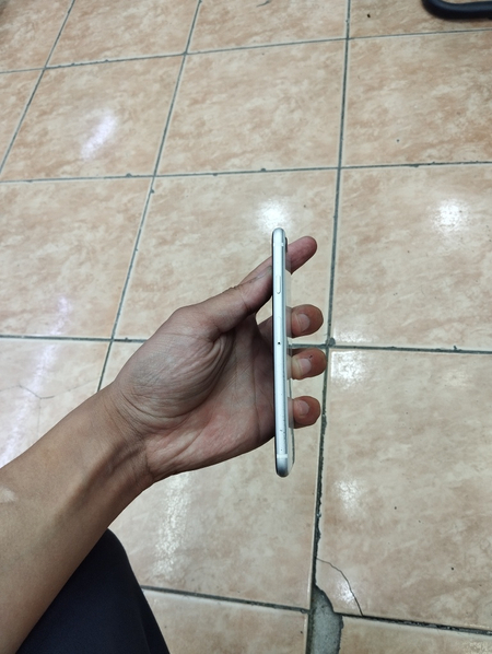 Iphone se sotiladi ideal