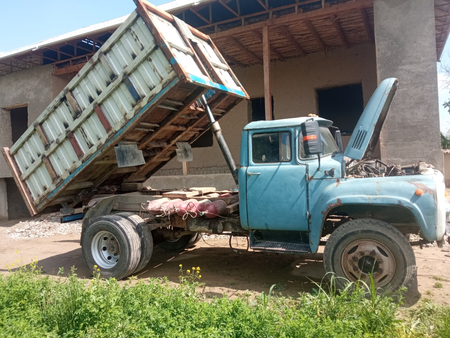 Zil 130 surochni  sotiladi