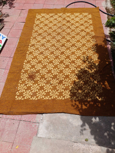 Gilamlar sotiladi