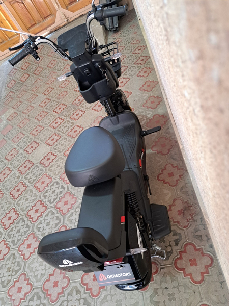 SKUTER QiuMotors