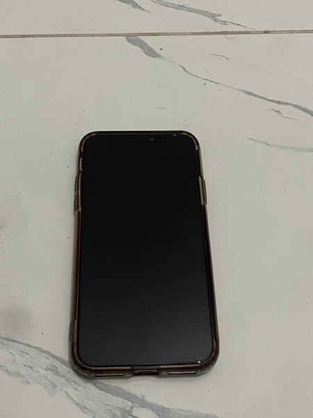 iPhone Xs  sroshniy sotiladi xivada