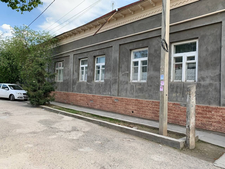 Beshqayrag'ochda Uchasta Sotiladi  6 sotix 10 ta xona  320.000 $  
Fas