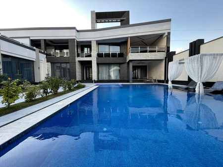 Dacha Black star villa