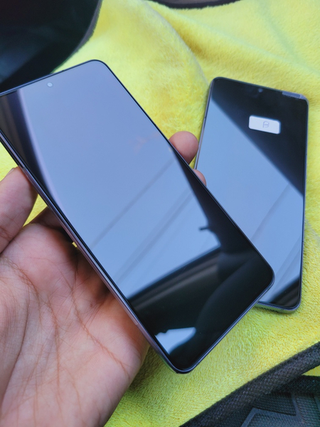 Samsung Galaxy S21 5G Black. OzU 8 GB. Joyi 256 GB. Garantya beriladi