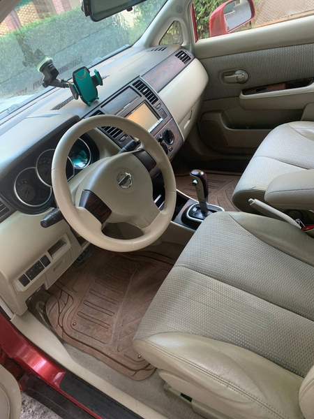 Nissan Tiida (2008)