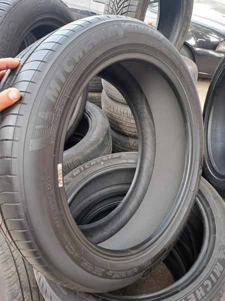 245/45R19 Michelin sotiladi