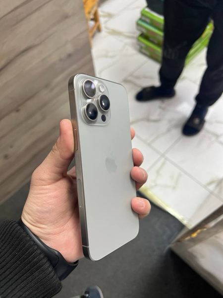 Iphone sotiladi 15 pro max 256 esim