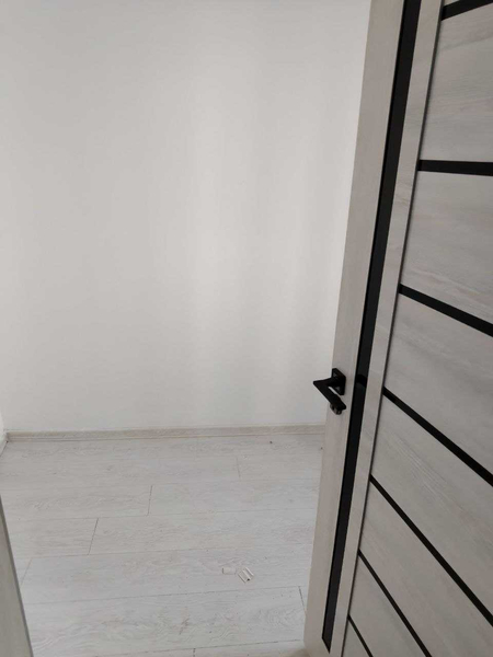 Sergili dom 16 etajli 2 etaj 2 hona