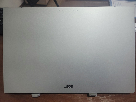 Acer core i3 13-avlod notebook sotiladi.