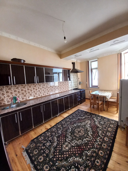 Квартира ижарага берилади 3 хонали, 4 этажда жойлашган