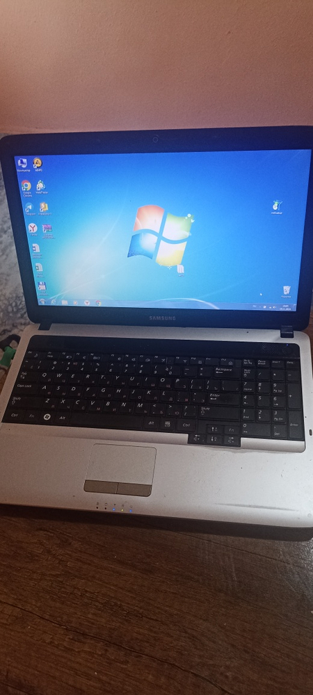 Noutbuk Samsung Intel(R) 4