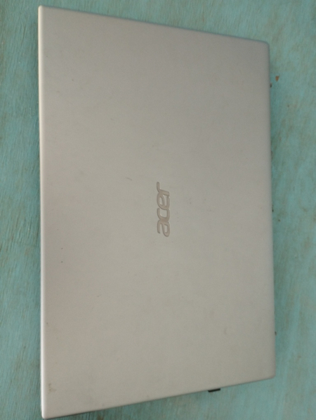 Acer noutbook sotiladi!