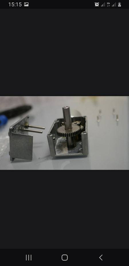 Reduktor motor 12v, minutiga 6 abarot, smda 23kg ko‘taradi.