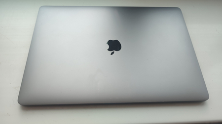 Macbook pro i7 16/ 512